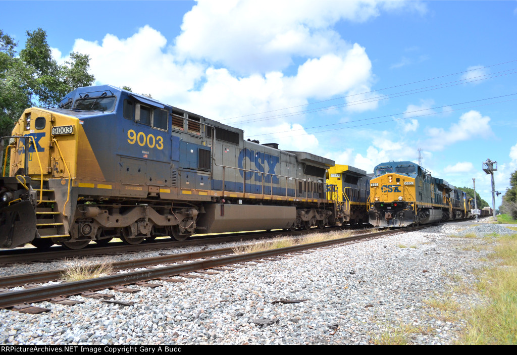CSX CW44 9040 AND CW60AC 695